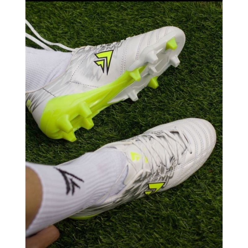 Jual Sepatu bola Sevspo Garuda Apex White Volt 100% Original Made in ...