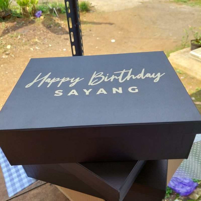 Jual Box Kado Hitam Doff Custom Tulisan | Shopee Indonesia