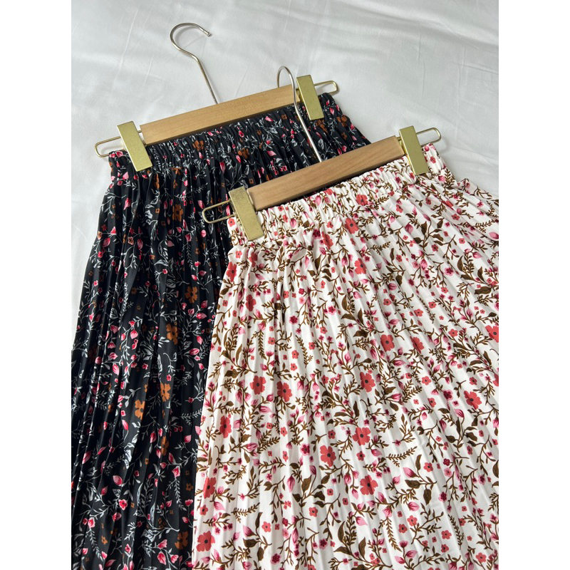 Jual Rok Plisket Mayung Wanira Motif Bunga AMANDA / Pleated Skirt ...