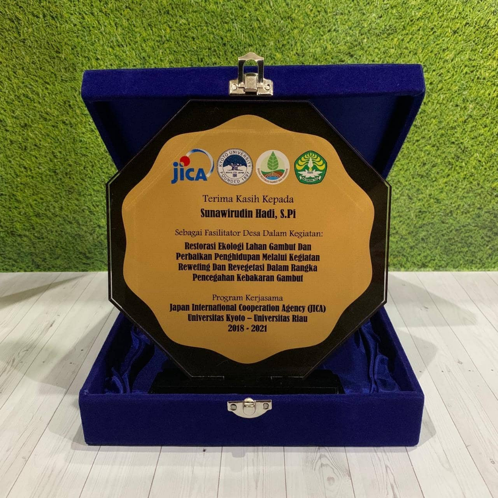 Jual Plakat Penghargaan + Box 20x20cm Custom/ Plakat Kantor/ Plakat ...