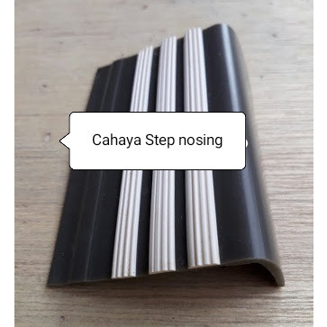 Jual Step nosing karet / lis tangga karet warna hitam garis putih ...