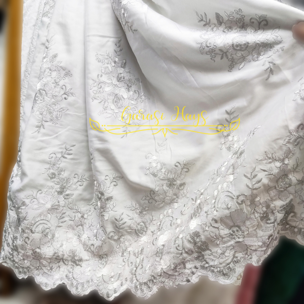 Jual Kain Embroidery Satin Silk Saten Bordir Putih Silver Pinggiran 135 ...