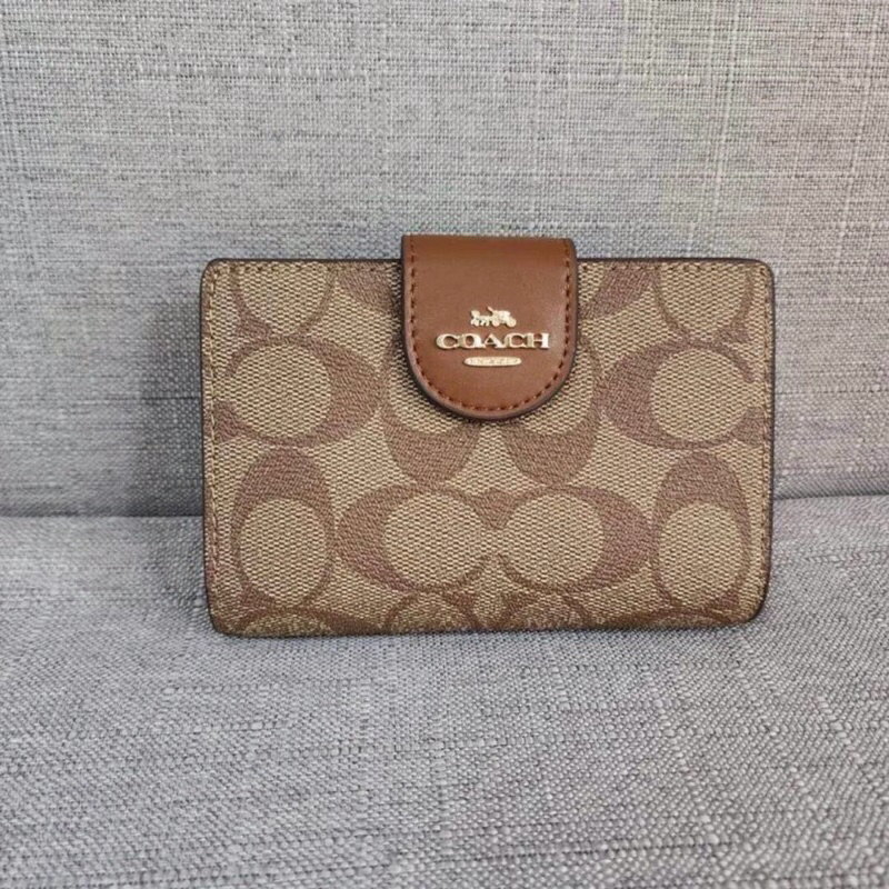 Jual COACH C0082 MEDIUM CORNER ZIP WALLET IN SIGNATURE CANVAS | Shopee ...