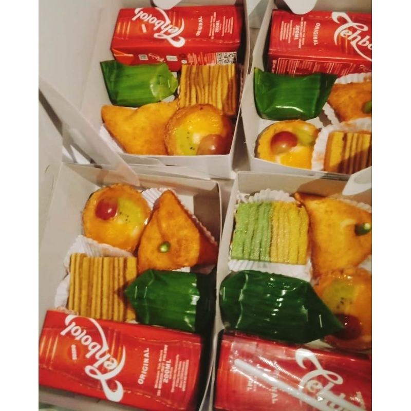 Jual SNACK BOX / KUE BASAH / ISI 3 FREE MINERAL GELAS KEMASAN THINWALL ...