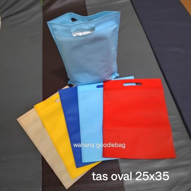 Jual Goodie Bag Tas Belanja Spundbond 25x35 Model Oval Dcut Kantong Kain isi 20pcs | Shopee ...