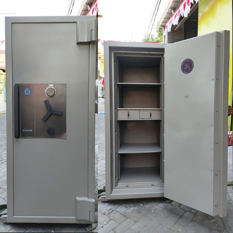 Jual brankas chubb lips kondisi bekas brankas besar tahan api brankast ...