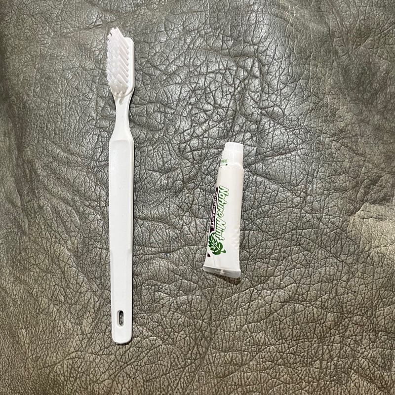 Jual 1000pcs sikat gigi hotel standar/super dan 1000 odol naturemint ...