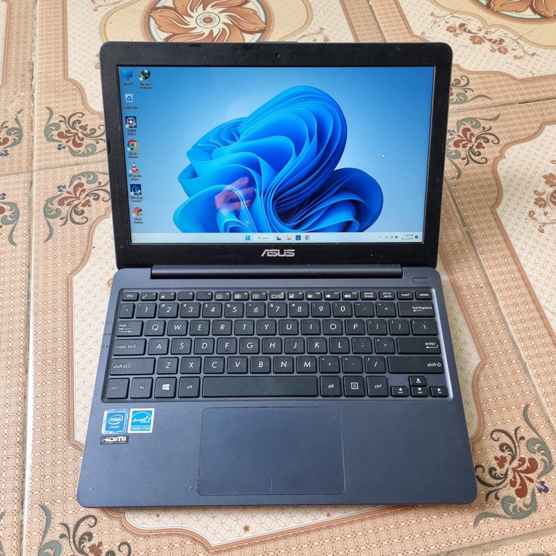 Jual Laptop Asus | Shopee Indonesia