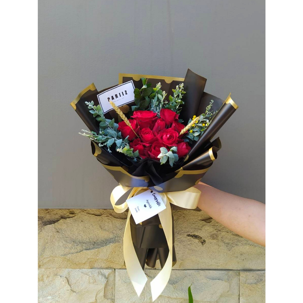 Jual PARIIZ BUKET BUNGA SEGAR MAWAR MERAH BUKET WISUDA ULANG TAHUN | Shopee Indonesia