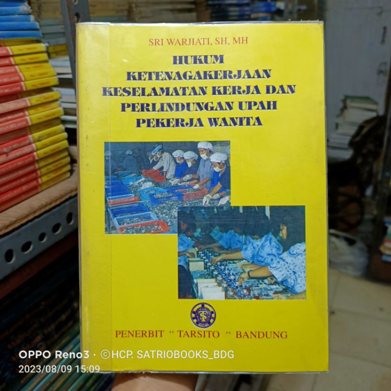 Jual HUKUM KETENAGAKERJAAN KESELAMATAN KERJA DAN PERLINDUNGAN UPAH PEKERJA WANITA. SRI WARJIYATI ...