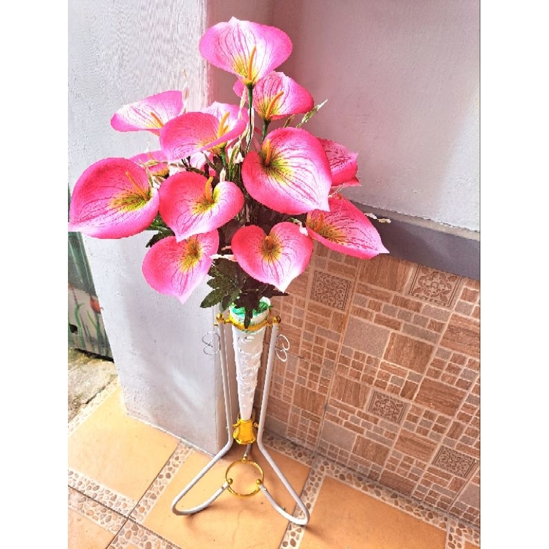 Jual BUNGA ARON PANDA KUNTUM 18 BERIKUT POT STANDING BESI CORONG /Bunga ...