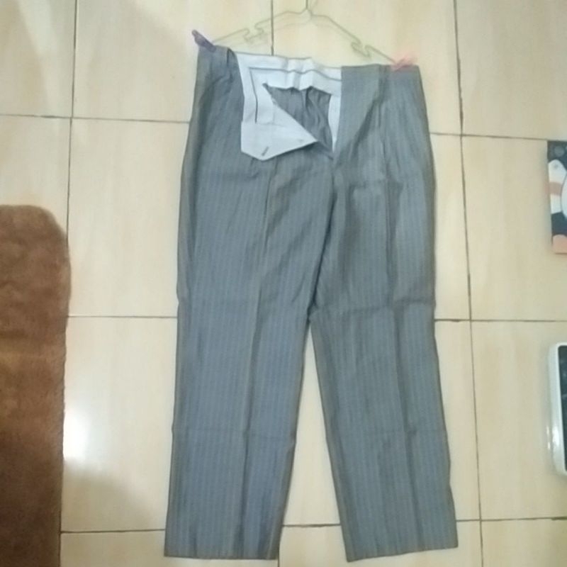 Jual celana bahan ( preloved ) abu-abu | Shopee Indonesia