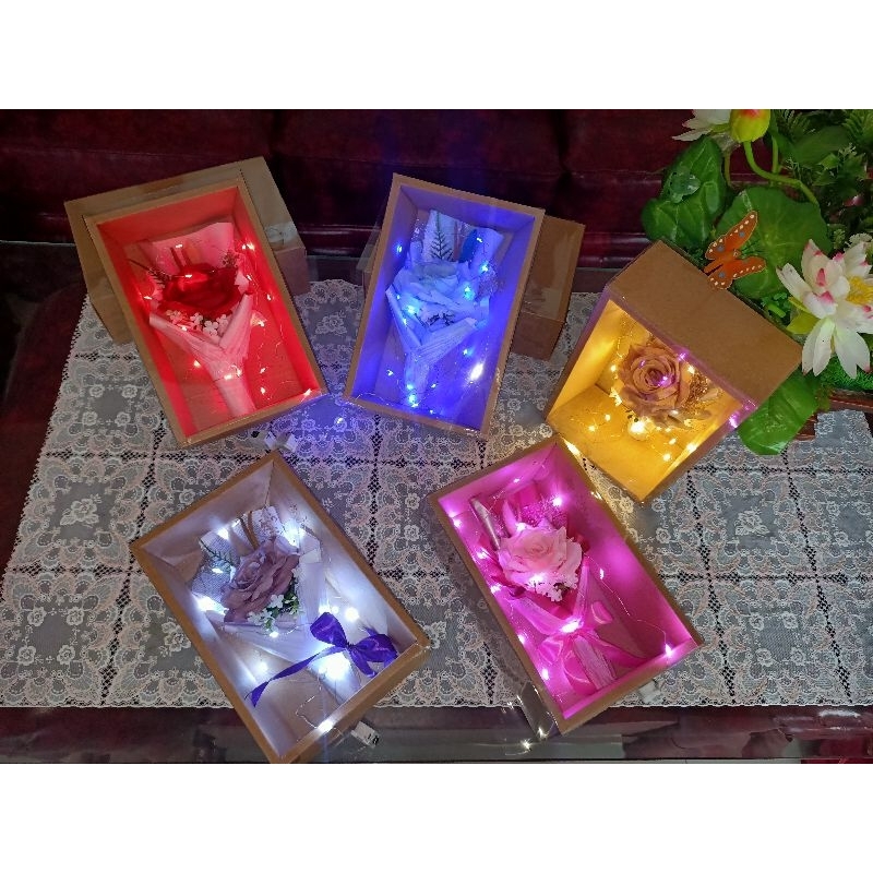 Jual Buket box / Flower in box / Hadiah spesial ulang tahun/ wisuda ...