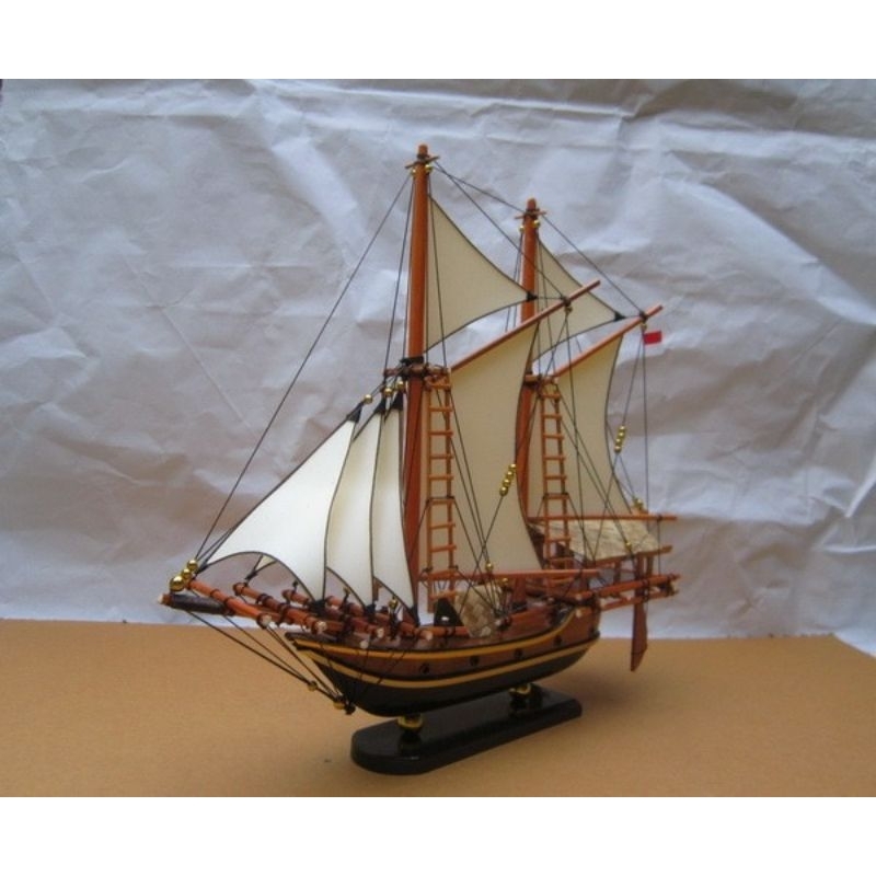 Jual Miniatur Kapal Layar Pinisi Kerajinan Unik Khas Indonesia | Shopee ...