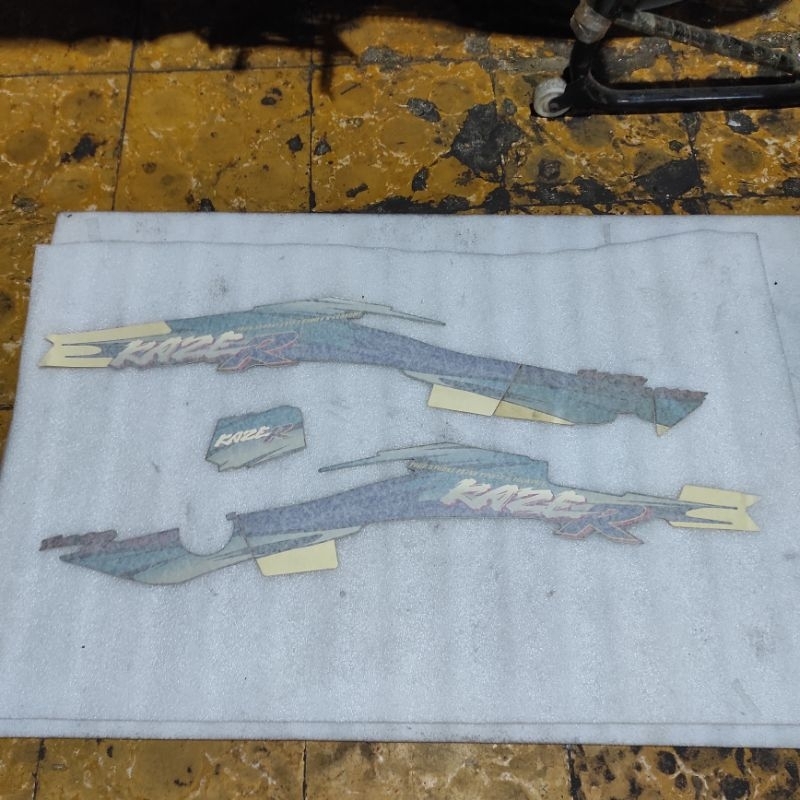 Jual Stiker stripping Striping decal graphic Kawasaki Kaze R Kazer biru ...