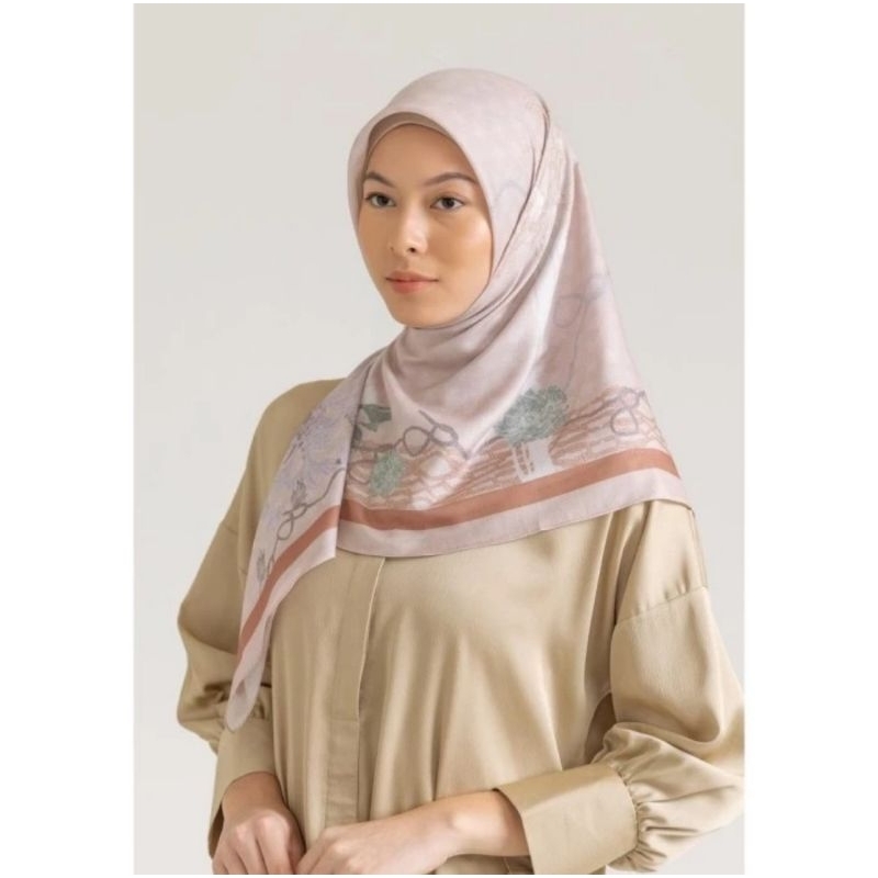Jual KALILA SCARF RIA MIRANDA - CINNAMON ( defect) | Shopee Indonesia