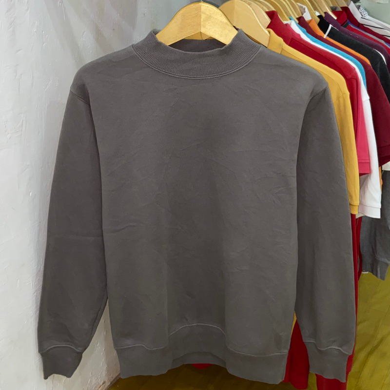 Jual SWEATER MOCNECK GU MENS SECOND | Shopee Indonesia