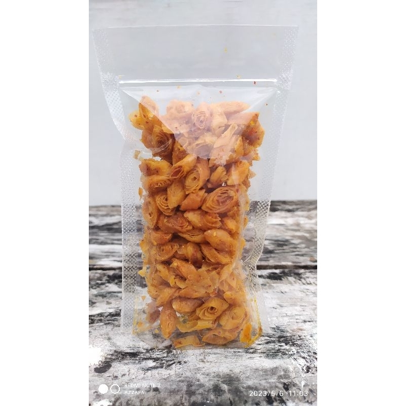 Jual Keripik cemilan kulit lumpia pedas | Shopee Indonesia