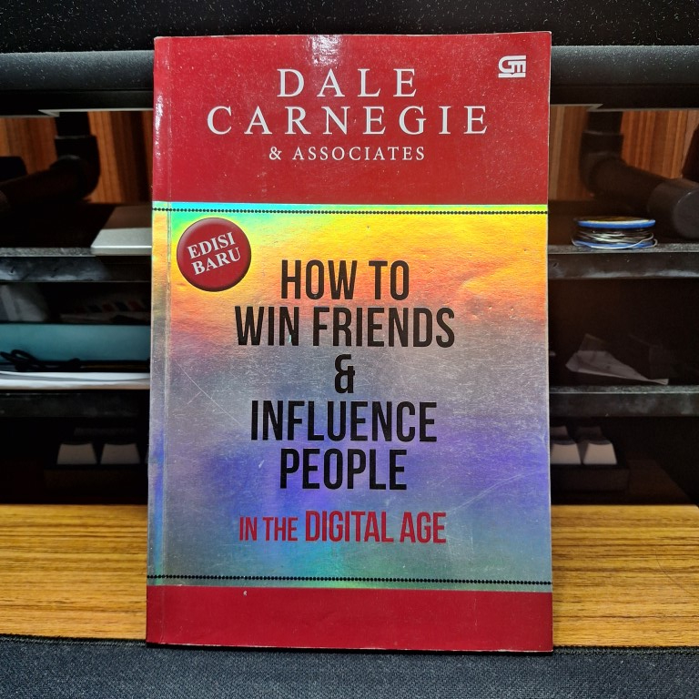 Jual Buku Preloved - How to win friends & influence people in the digital age | Shopee Indonesia