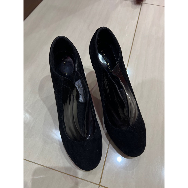 Jual Preloved - Sepatu High Heels Bludru Calliope Ukuran 40 | Shopee ...