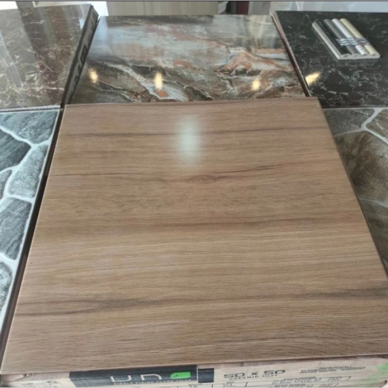 Jual Keramik Lantai Motif Kayu 50x50 UNO GENOVA | Shopee Indonesia