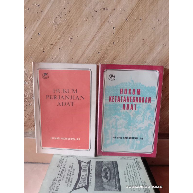 Jual original antik - Hukum Perjanjian Adat & Hukum Ketatanegaraan Adat oleh Hilman hadikusuma ...