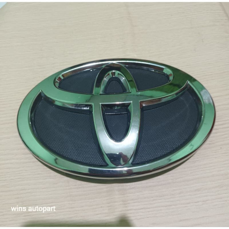 Jual emblem logo bemper depan toyota innova reborn zenix 2016-2024 ...