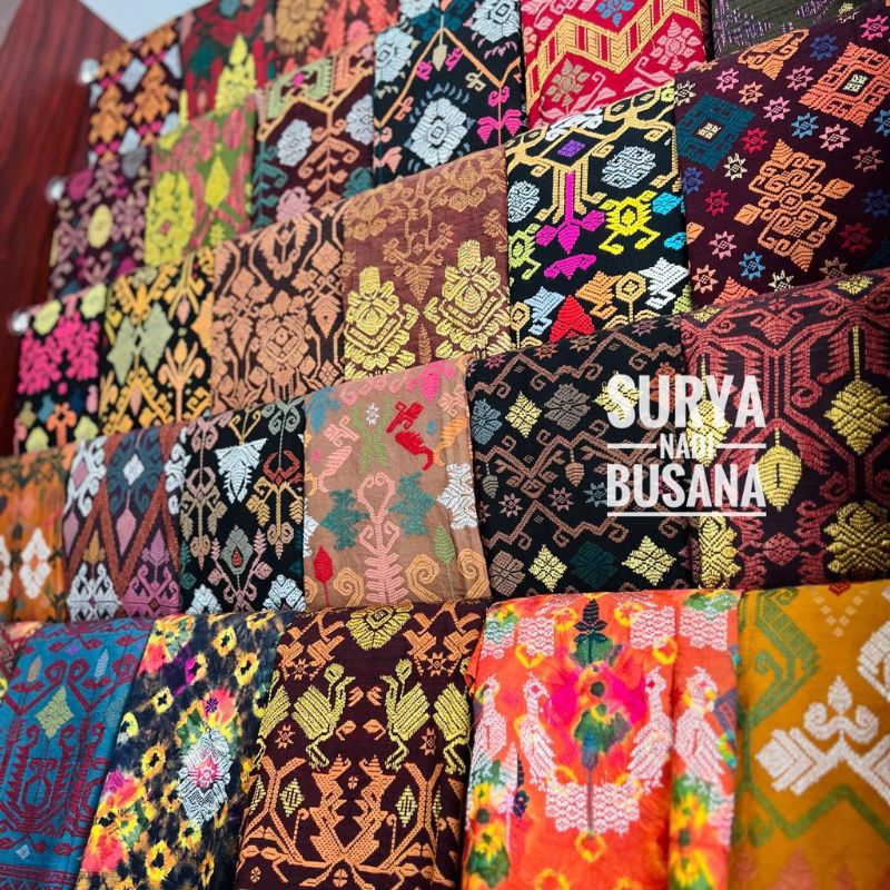 Jual Kain Songket Tenun Bali | Songket Lasem | Songket Bali | Shopee ...