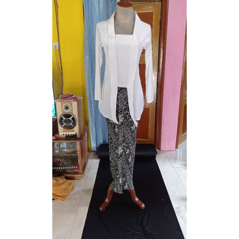 Jual Kebaya Bludru Kutu Baru Putih/Putih Tulang | Shopee Indonesia