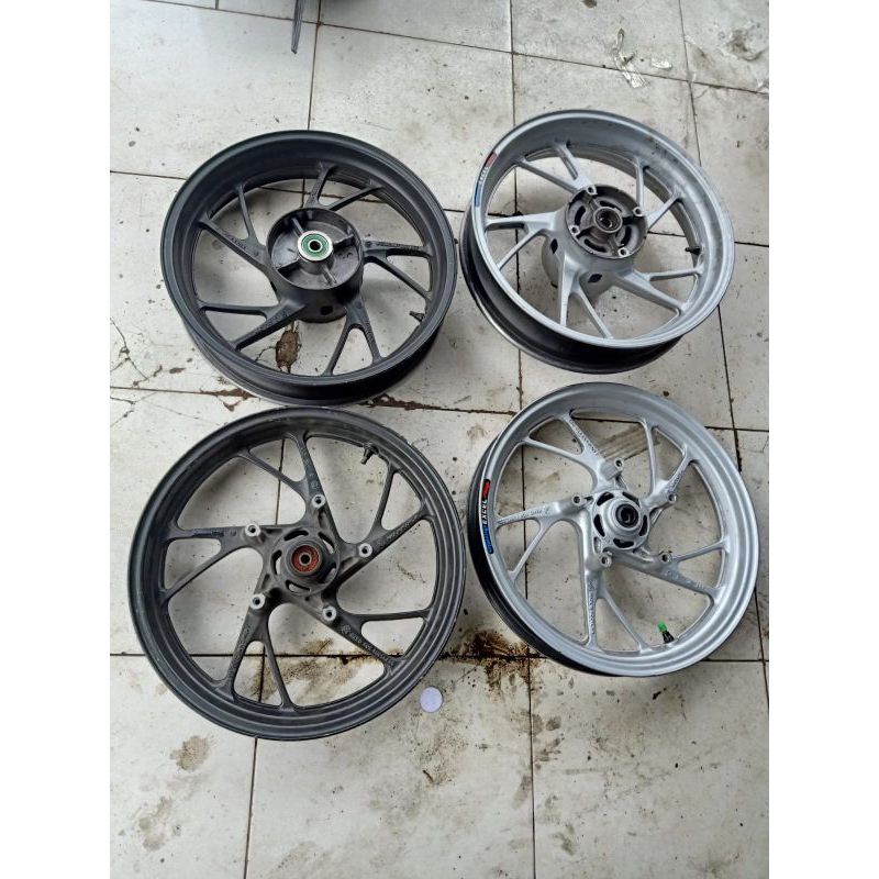 Jual velg Depan Belakang cbr 150r led ( facelift ) asli original AHM ...