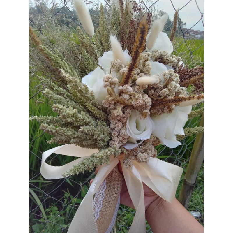 Jual hand bouquet prewed / buket wedding / buket wisuda / buket bunga ...