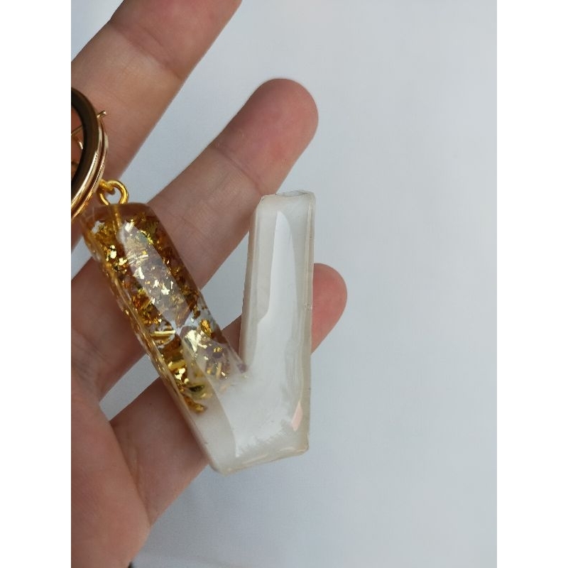 Jual Gantungan Kunci Huruf (Resin) | Shopee Indonesia
