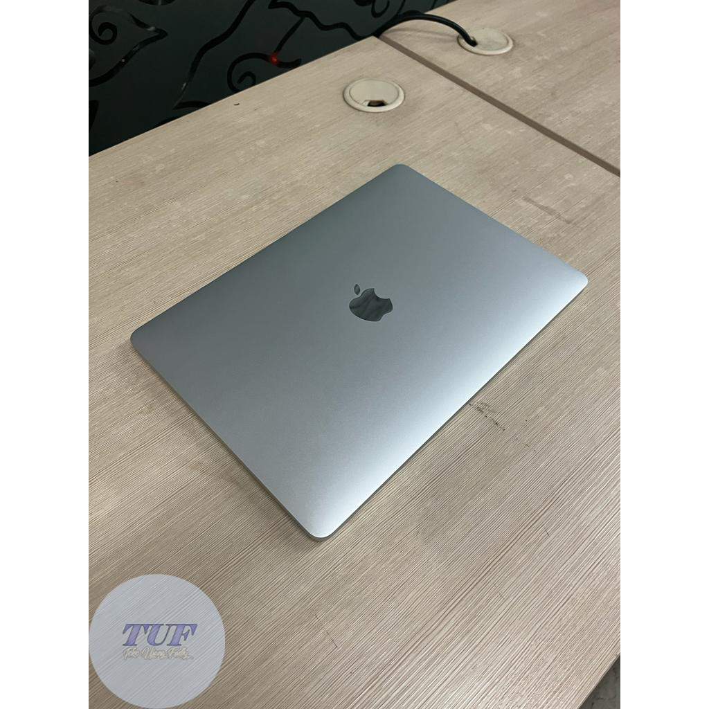 Jual MacBook Pro M2 Touch Bar 256GB SSD 8GB RAM Second Use Murah ...