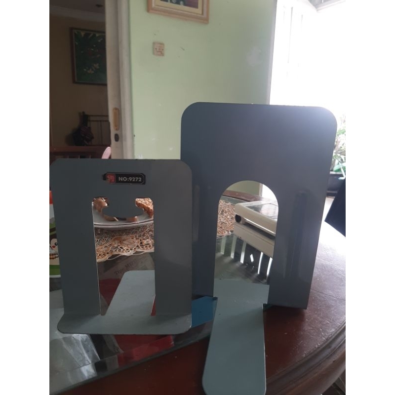 Jual pembatas berdiri buku dokumen alas duduk alas berdiri book stand ...