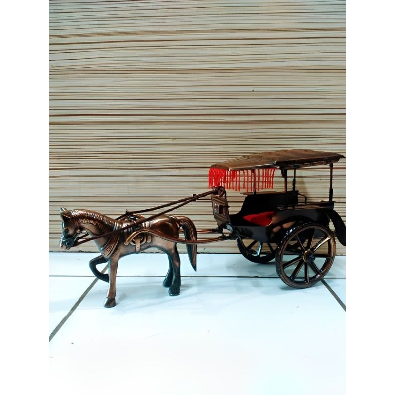 Jual Miniatur andong dari bahan besi | Shopee Indonesia