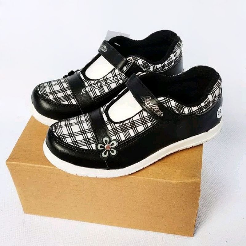 Jual Sepatu anak perempuan sekolah SD dan TK lucu bunga motif kotak 26 ...