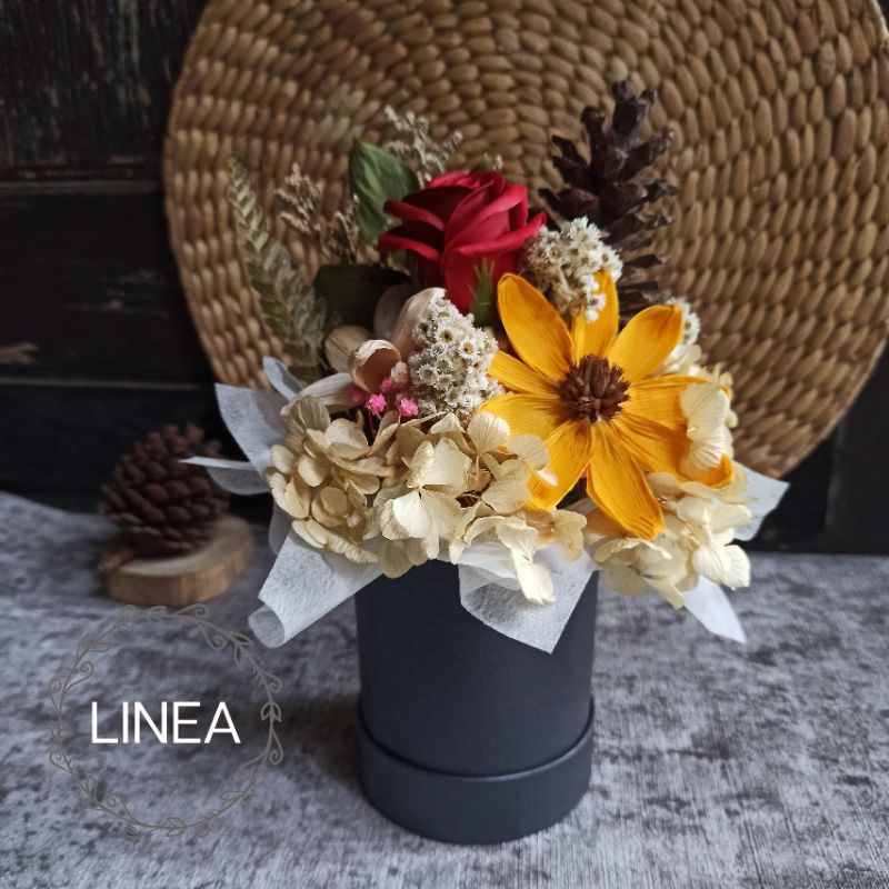 Jual Bloom box Bunga Kering dan Soap Flower Rose | Shopee Indonesia