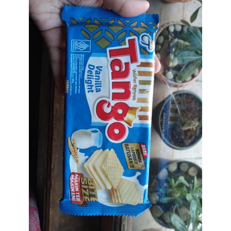 Jual WAFER TANGO RASA VANILA / COKLAT 39gr | Shopee Indonesia