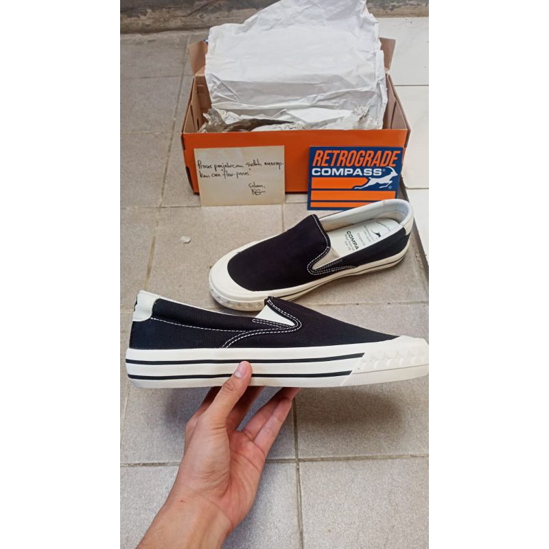 Jual Sepatu Compass Retrograde Slip On BLACK (ORI+BARU) | Shopee Indonesia
