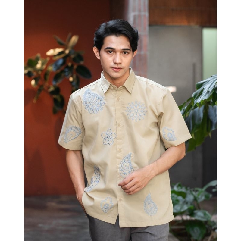 Jual Kemeja Bordir Pria NUC.ID Roman 01 (Cream-Kecoklatan) | Shopee ...