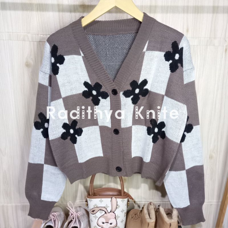 Jual Livia Kardigan Flower Rajut-Atasan Rajut Wanita Korea | Shopee Indonesia