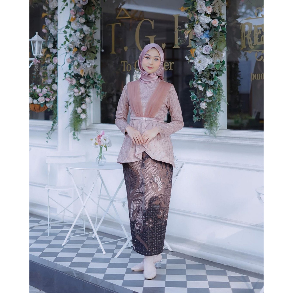 Jual Kebaya Couple Wisuda Modern Kebaya Aveena Set Tunik Lamaran Tunangan Batik Baju Couple ...