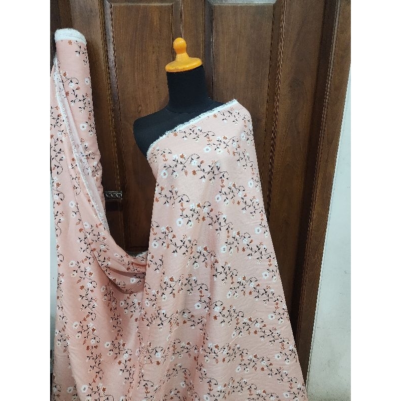 Jual Kain Rayon Viscose Salur Rangkai Bunga Putih Oren Dasar Peach (1 ...
