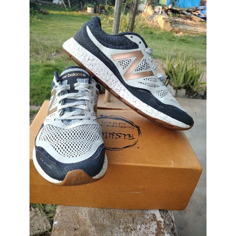 Jual sepatu second branded | Shopee Indonesia