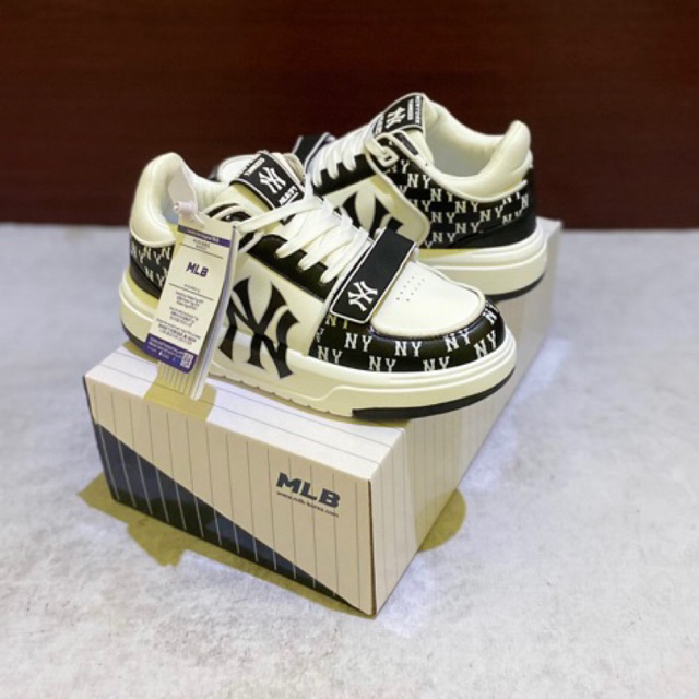 Jual Sepatu Korea MLB Chunky Liner NY Yankess Black White | Shopee ...
