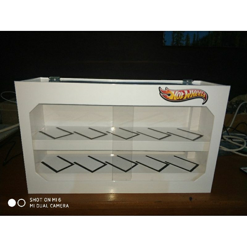 Jual Rak Hotwheels atau diorama display akrilik isi 10 Lampu LED RGB ...