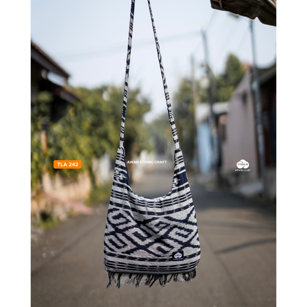 Jual Tas Selempang Etnik Tenun Toraja TLA2 by Awanethniccraft | Shopee ...