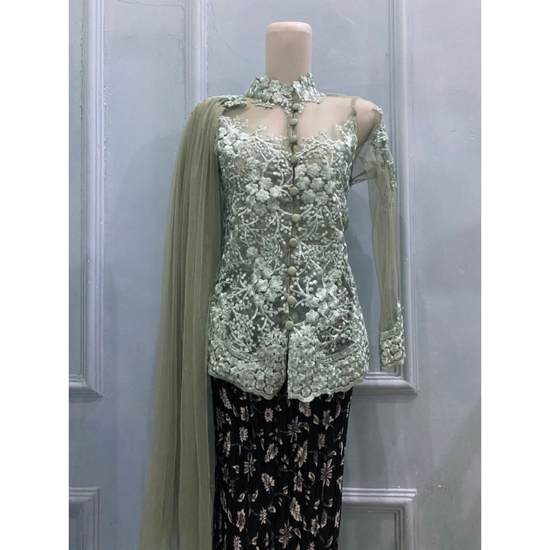 Jual kebaya wisuda /kebaya tunangan/kebaya bridesmaid/kebaya akad nikah ...
