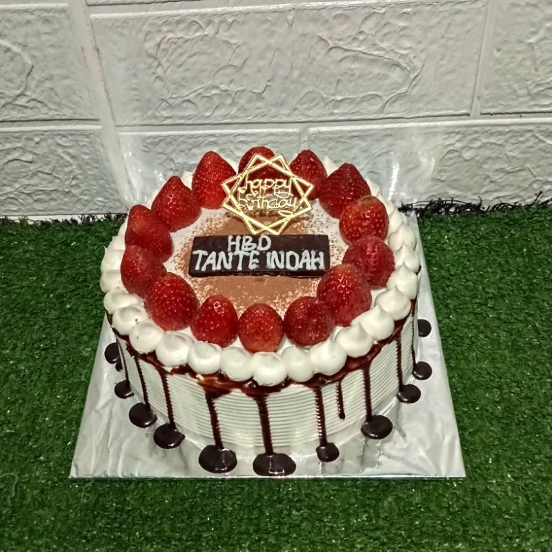 Jual kue ultah strawberry uk 24cm | Shopee Indonesia