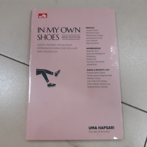Jual Buku In My Own Shoes - Uma Hapsari | Shopee Indonesia